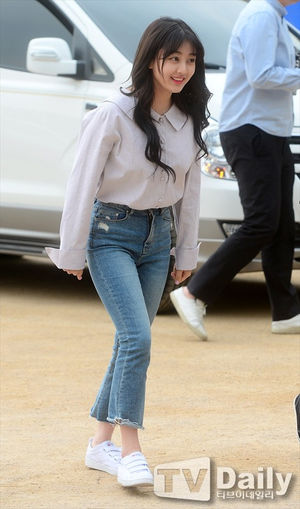 TWICEメンバーの私服姿・空港ファッションまとめ！ツウィ・ダヒョン・ナヨンなど (3/6) - RENOTE [リノート]